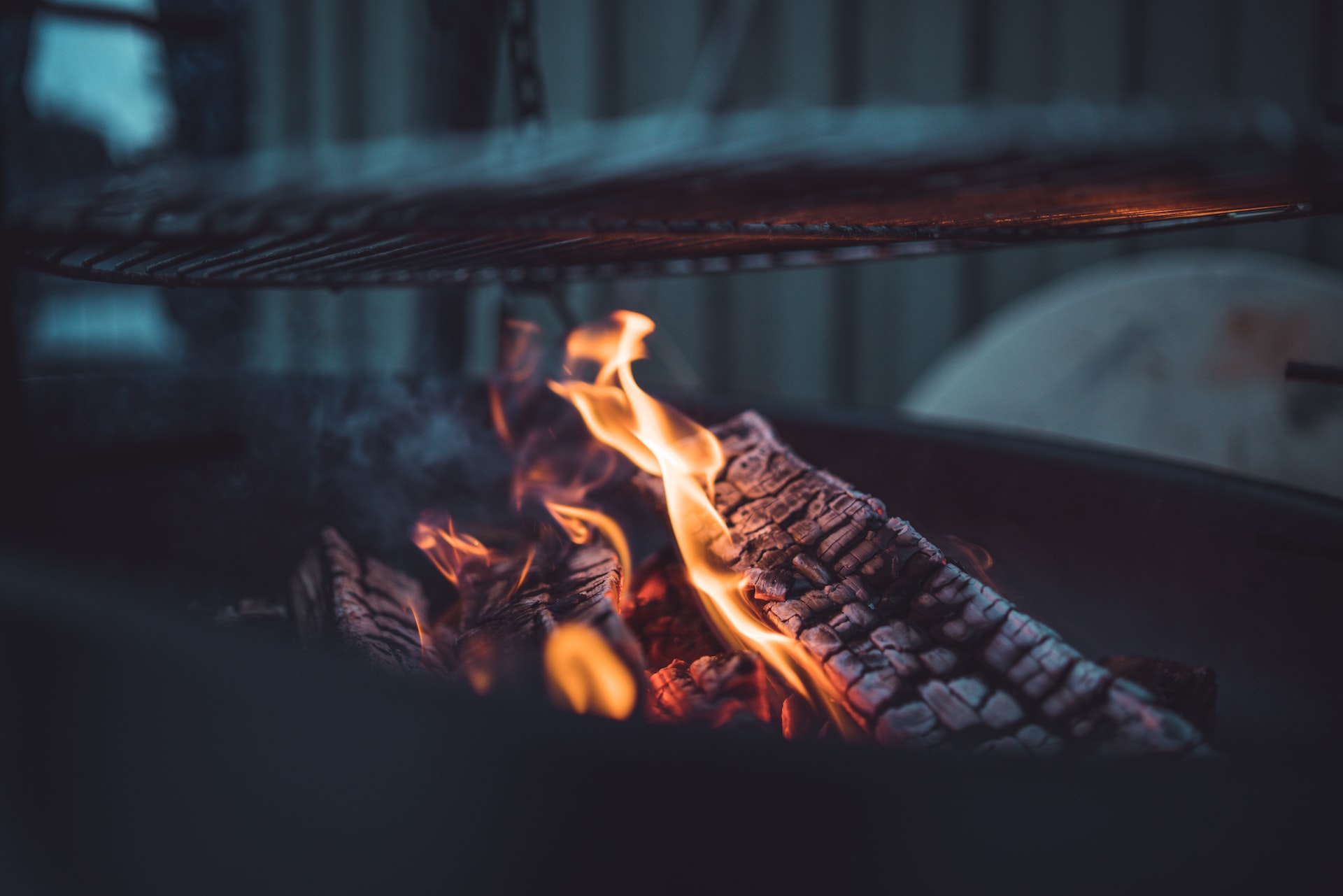 The Advantages of Using Firewood For Cooking - Northern Sky Magazine